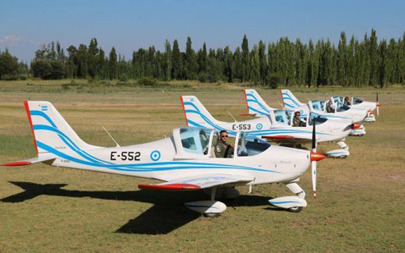 La Fuerza Aérea reanuda el entrenamiento de pilotos con aviones Tecnam ...