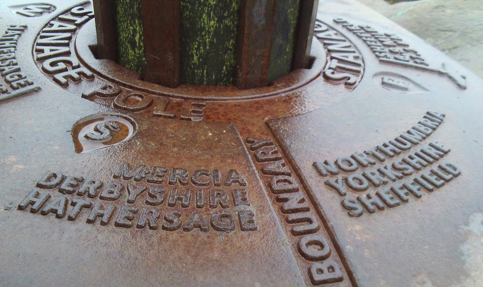 Walking The Peak: Bamford, Stanage Edge, Stanedge Pole, Porter Clough ...