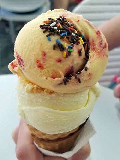 A Blog Of Ice Cream: Red Velvet & White Chocolate Ice Cream