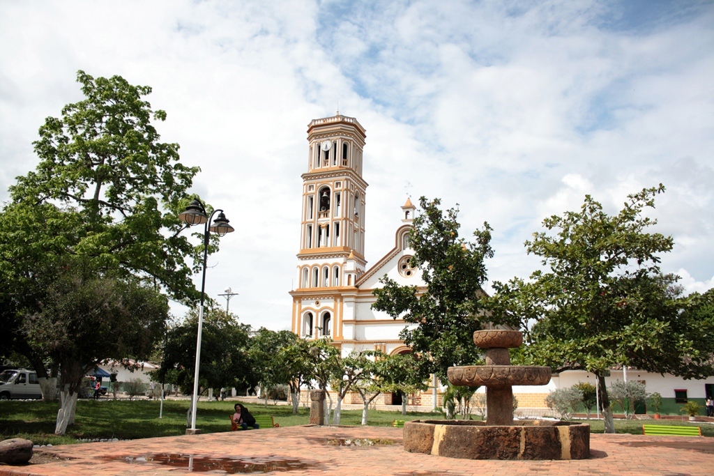 Noticias, Arte, Cultura y Turismo: IGLESIA DE LA JAGUA HUILA