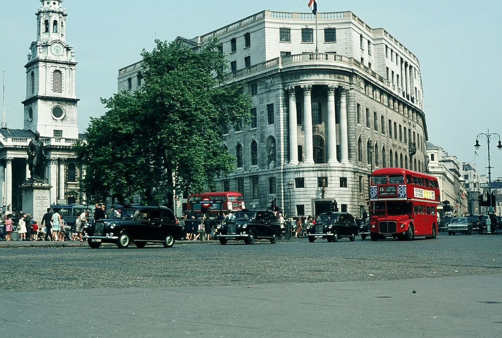 44 Impressive Color Photos of London in the 1960s That Make You Want to ...