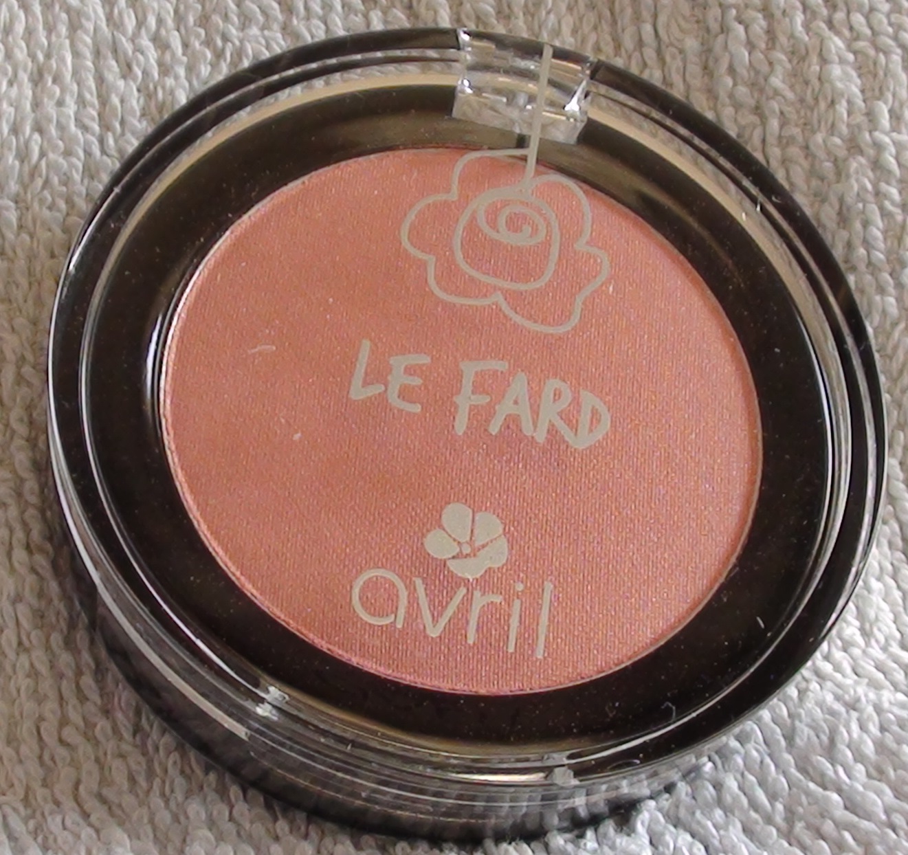 VirusOfBeauty : Review: blush van Avril (nl-eng)