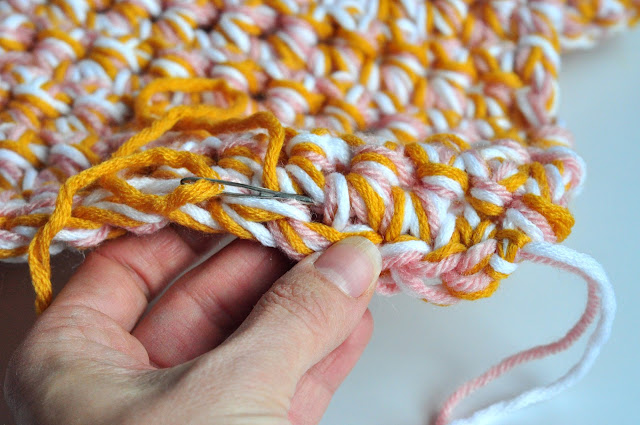 Aesthetic Nest: How to Crochet 7: Weaving In the Ends (Tutorial)