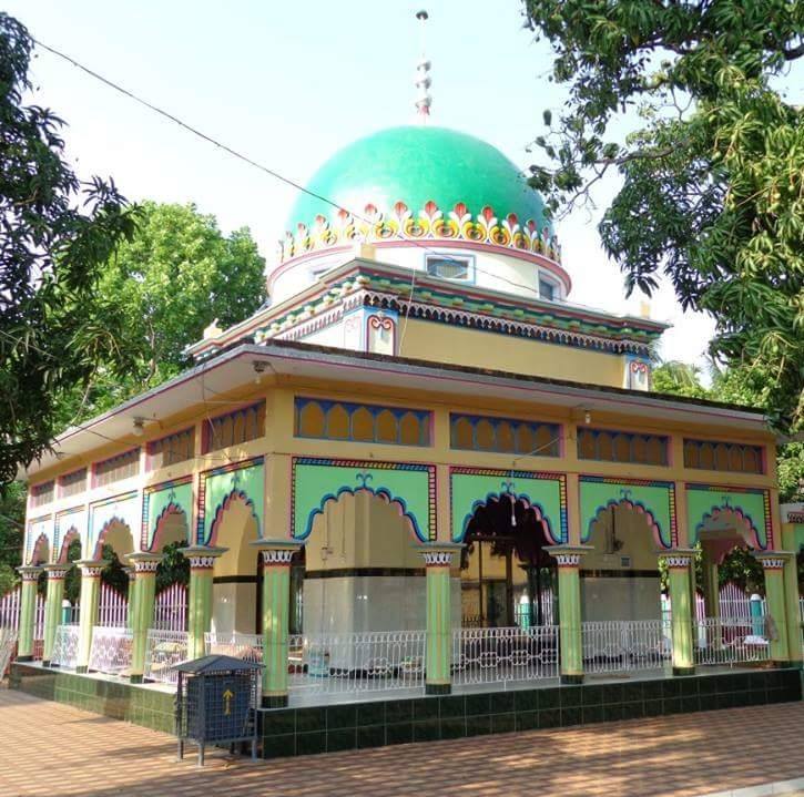 হযরত গওছুল আজম মাওলানা আবদুল আজিজ খুলনবী (রহ.) মাজার শরীফ - ধর্মপুর ...