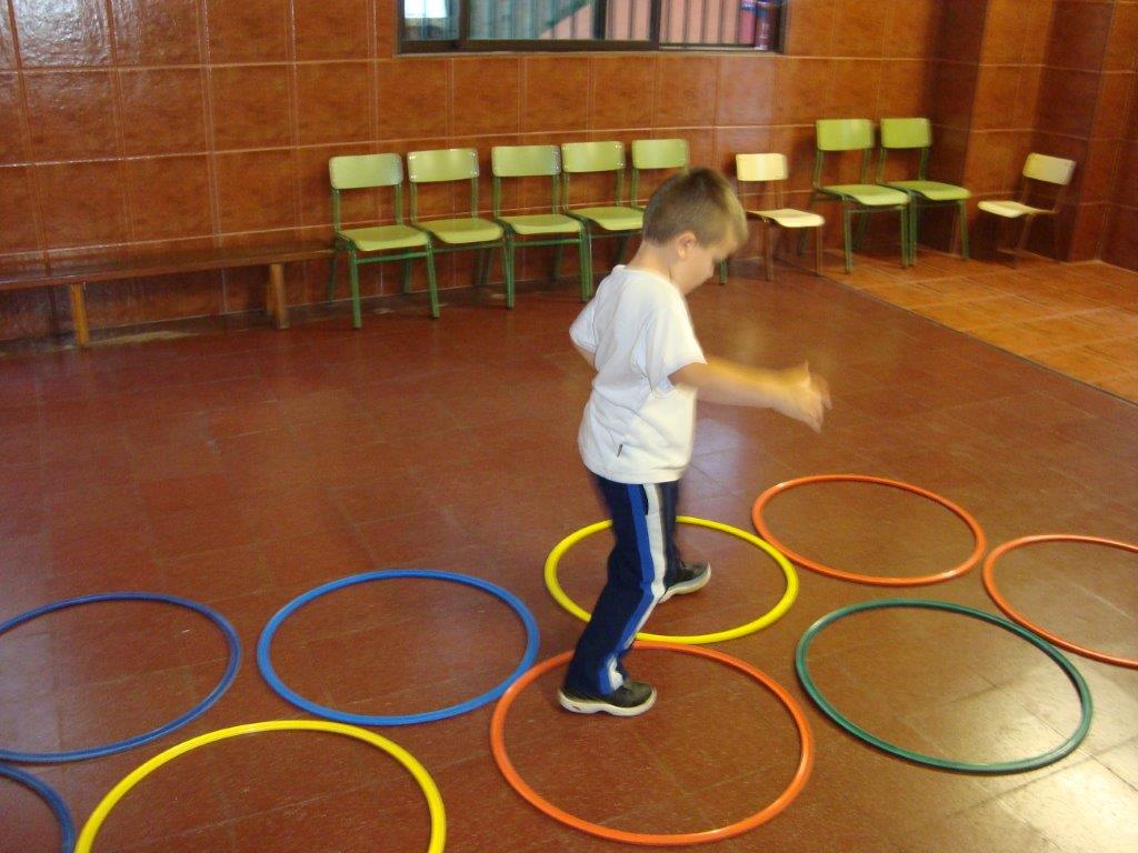 Rincones de Colores: Sesión de Psicomotricidad con AROS