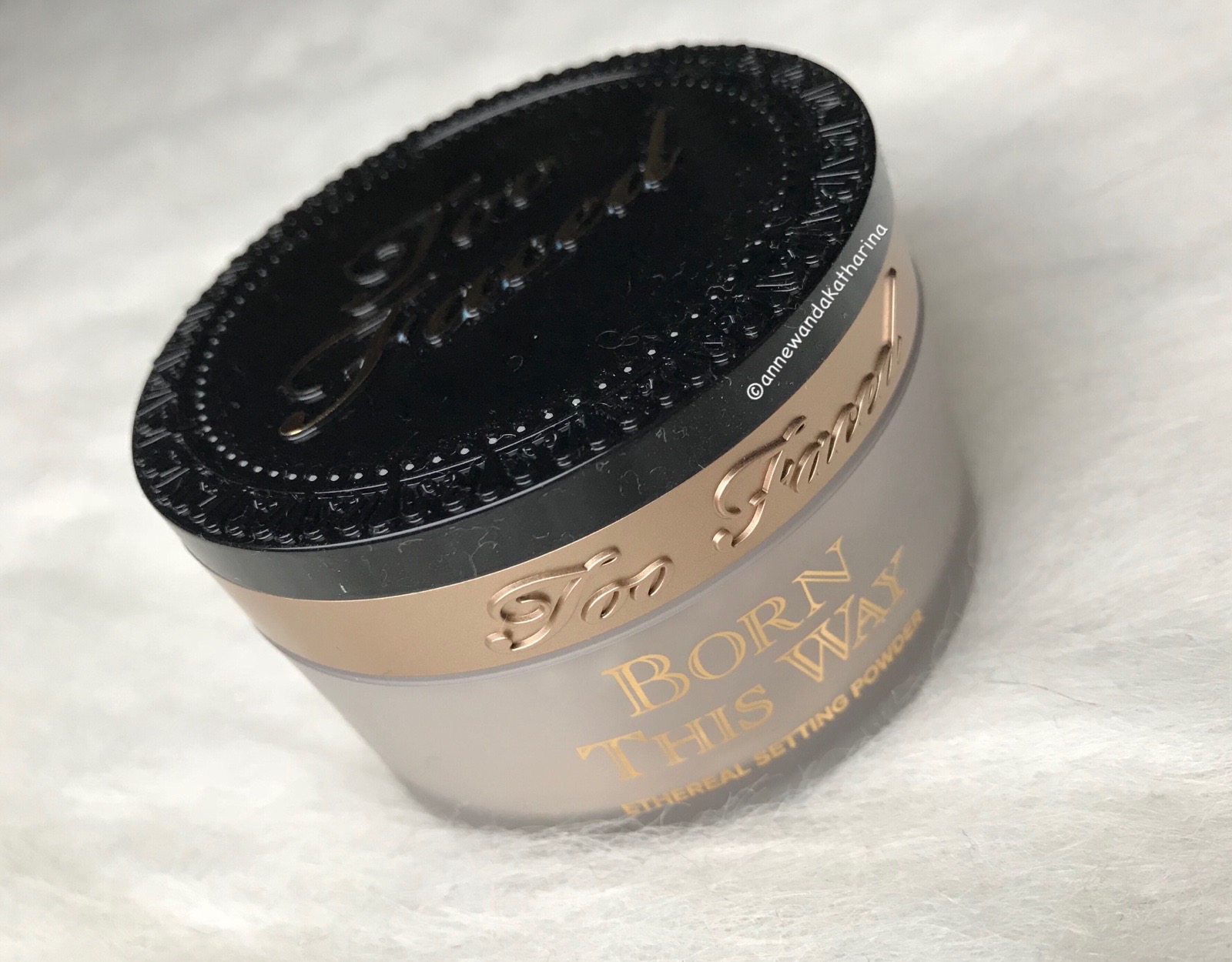 annewandakatharina: Too Faced Born This Way Ethereal Setting Powder