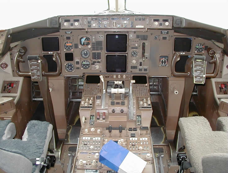 Jet Airlines: Boeing 767 Cockpit