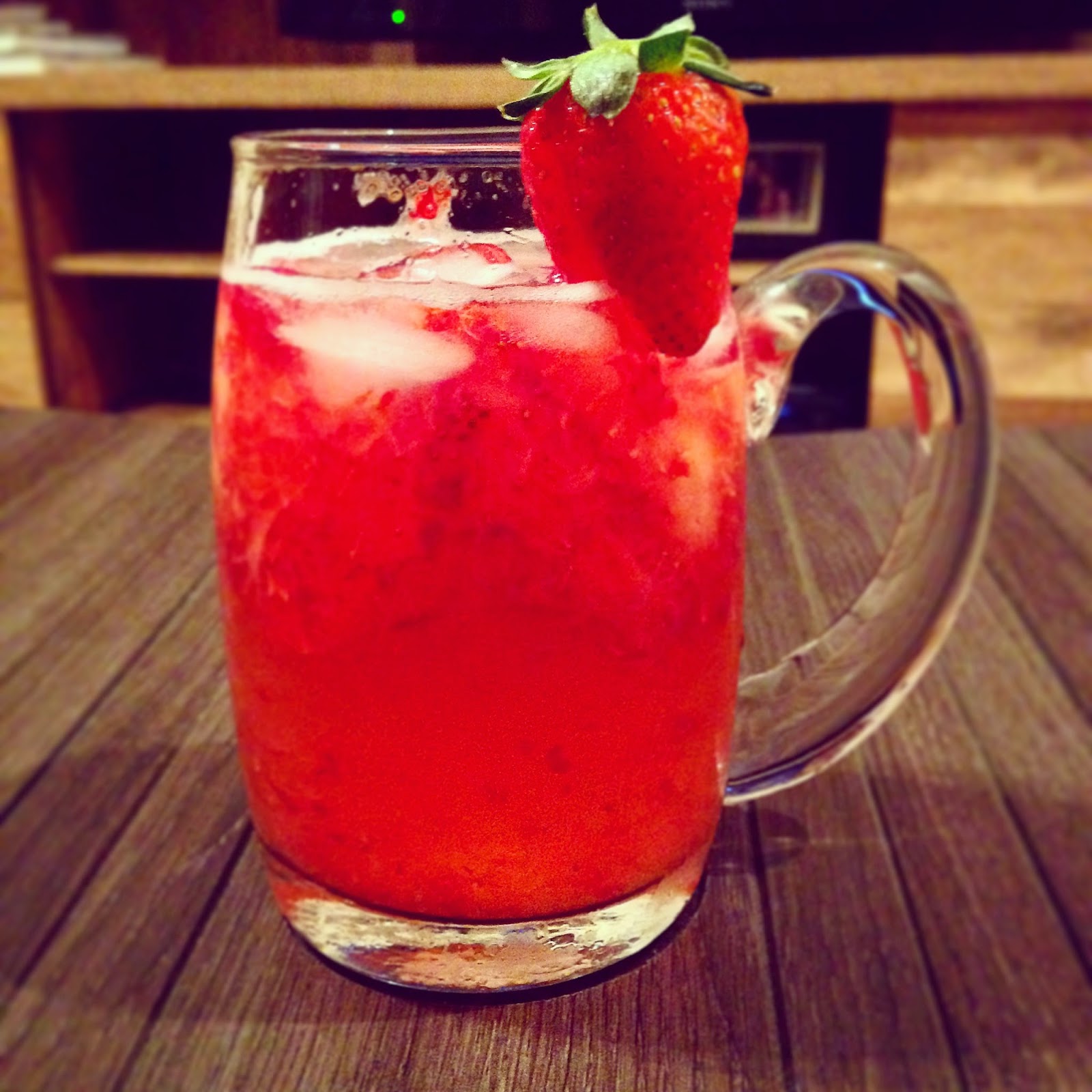 LeCooking : Caipirinha de morango com espumante