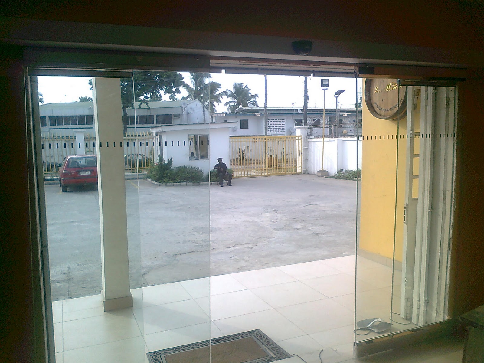 METAL & GLASS SYSTEMS (MGS): MGS AUTOMATIC DOOR Dorma