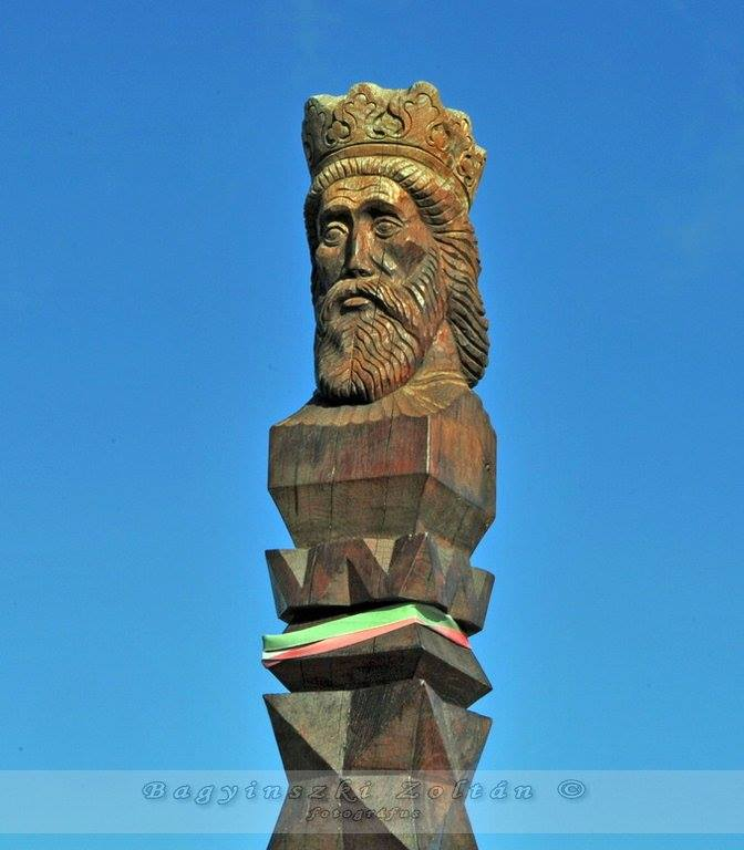 A MAGYAROK TUDÁSA: Székelykapuk és Kopjafák