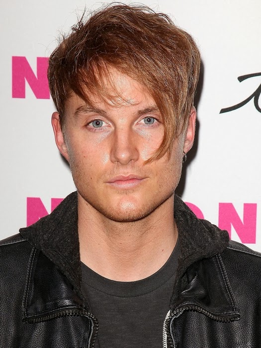 Celebrity Photo: Toby hemingway