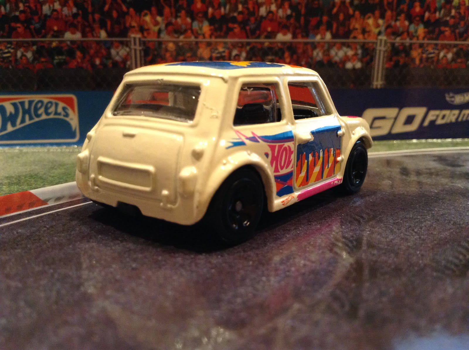 JULIAN'S HOT WHEELS BLOG: Morris Mini (2016 HW Art Cars)