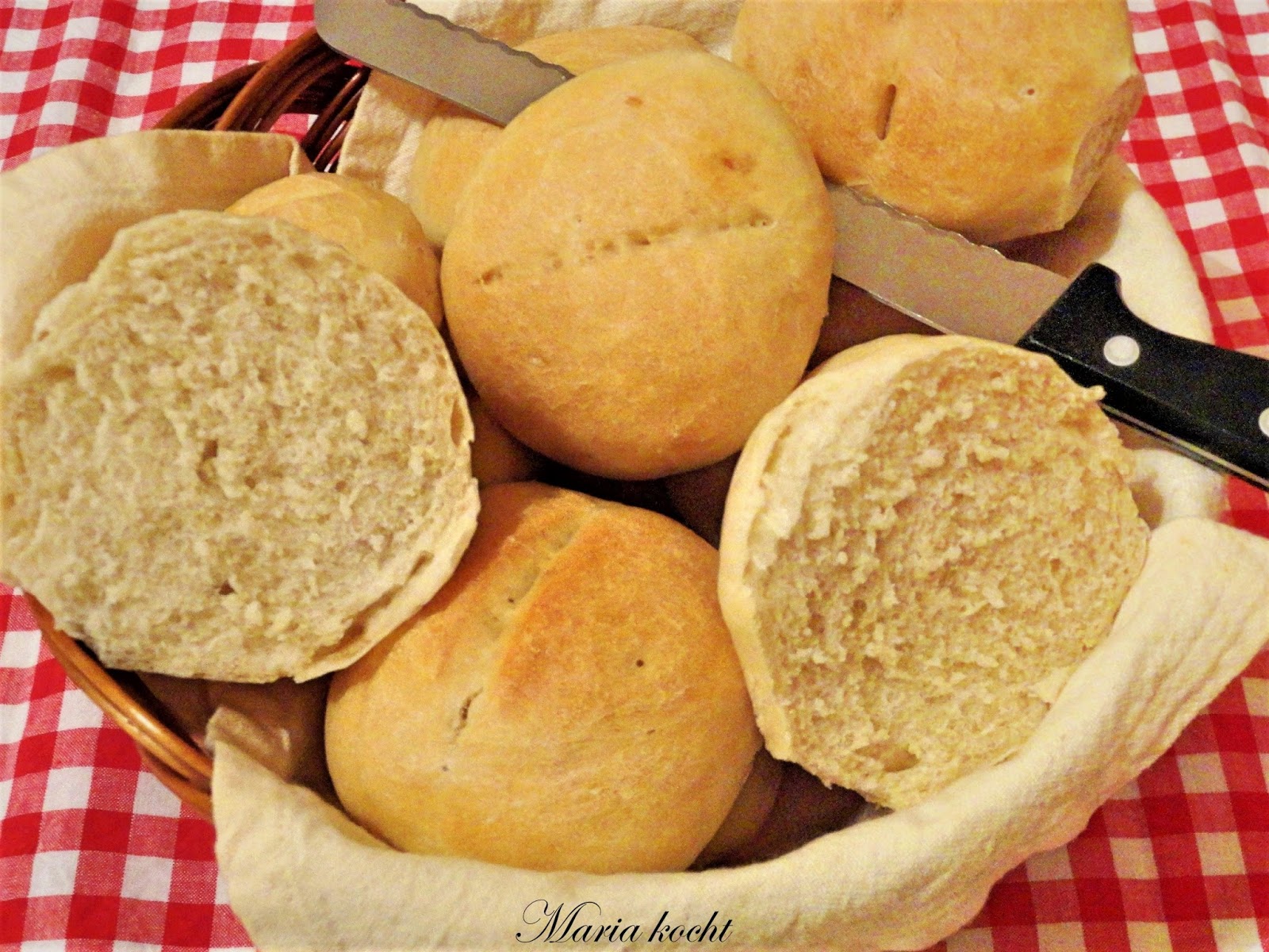 Maria kocht: Brötchen / Zsemle