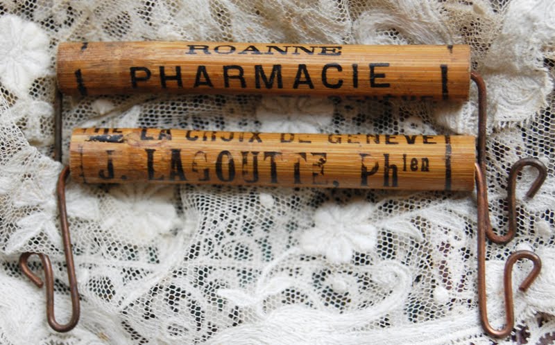 Lululiz in Vintageland: French Pharmacie parcel carry handles