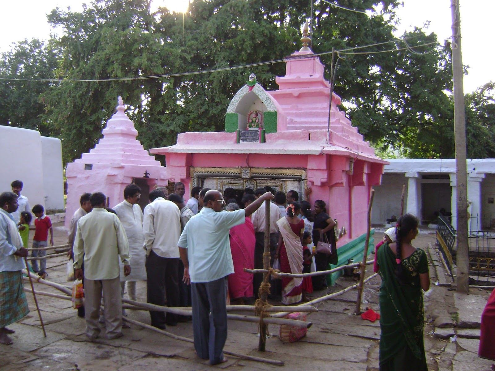 RUTHWIZ: Halu Rameshwara and the Wishing-Well and rare temple of Kurma ...