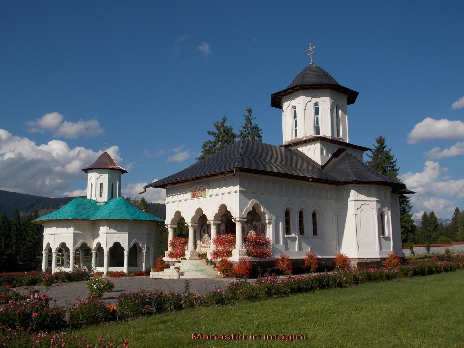 Mănăstiri în imagini: august 2016