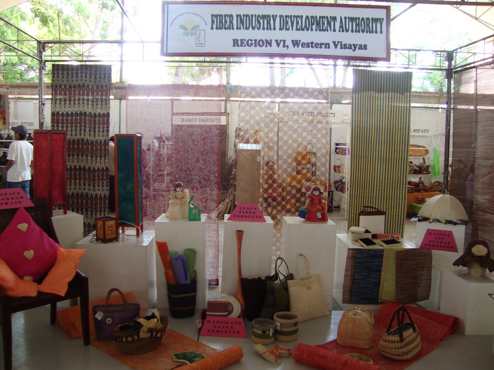 Aklan Trotter: AKLAN PIÑA & FIBER FESTIVAL