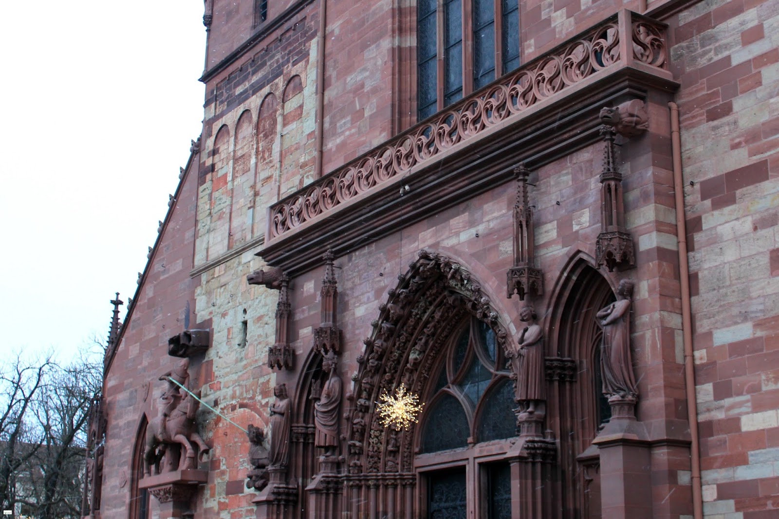 Basel Cathedral (Basel Munster) // Basel, Switzerland | Caravan Sonnet