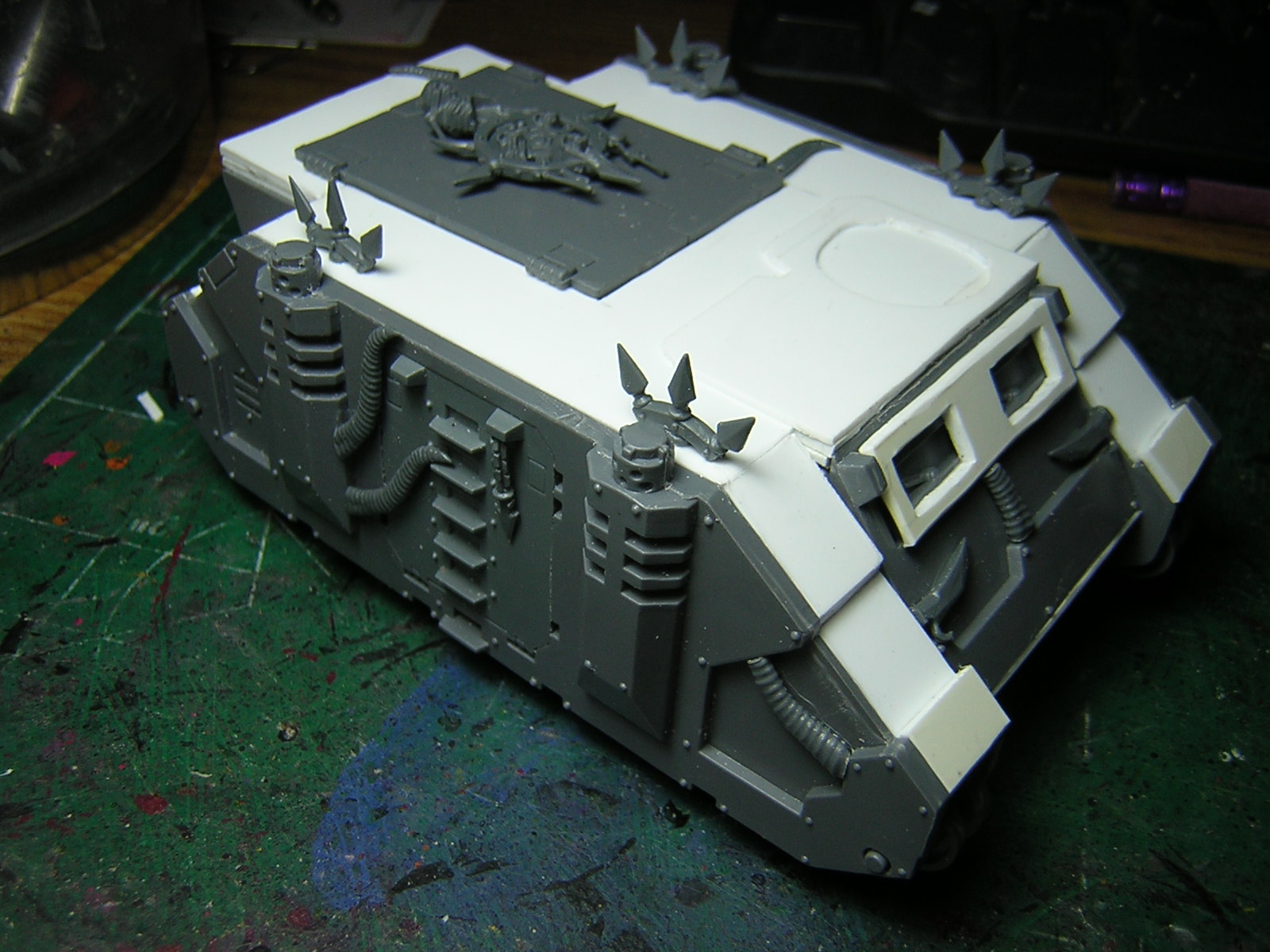 Warhammer 40k Orks (and more): Chaos Rhino partial scratch build #1