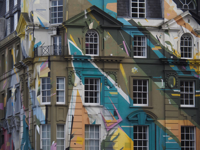 PhotoReflect: Painted building facade, King's Cross