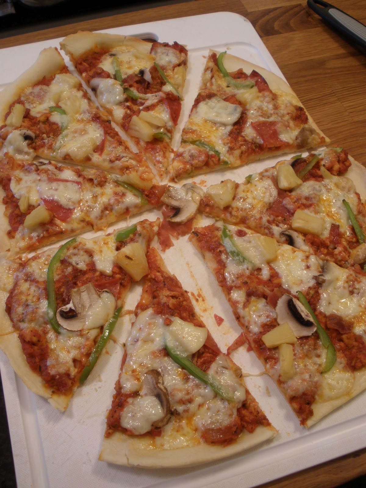 the half cut cook: Saturday Night Pizza