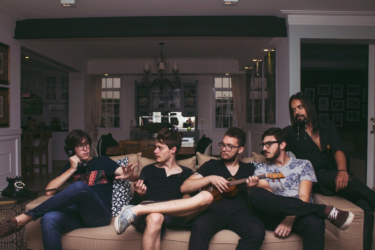 Banda O Grilo- Entrevista - Emeline huk