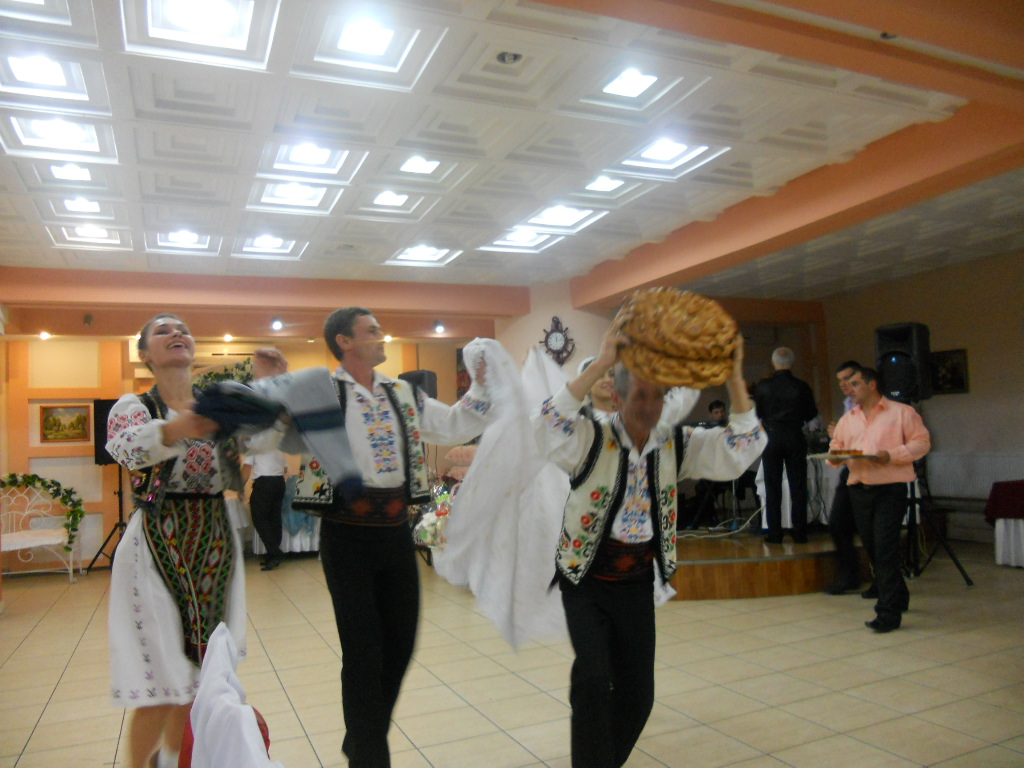 Warren's Moldovan Way: A Moldovan Nuntă -- A Wedding Party