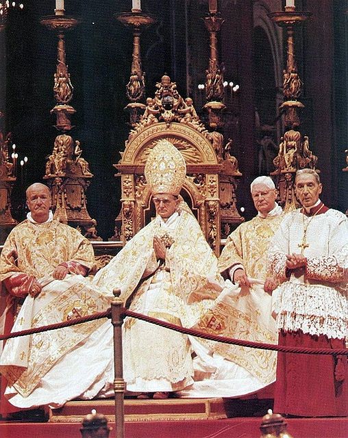 Asociación Litúrgica Magnificat: El manto papal, la capa coral y la ...