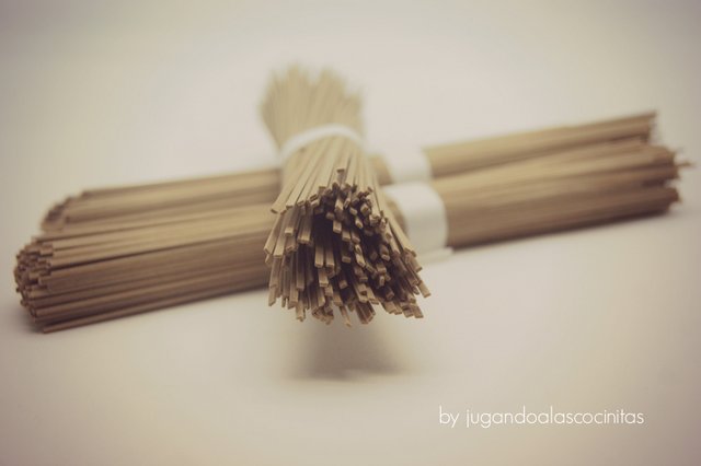 Jugando a las cocinitas: Fideos soba con ternera y col