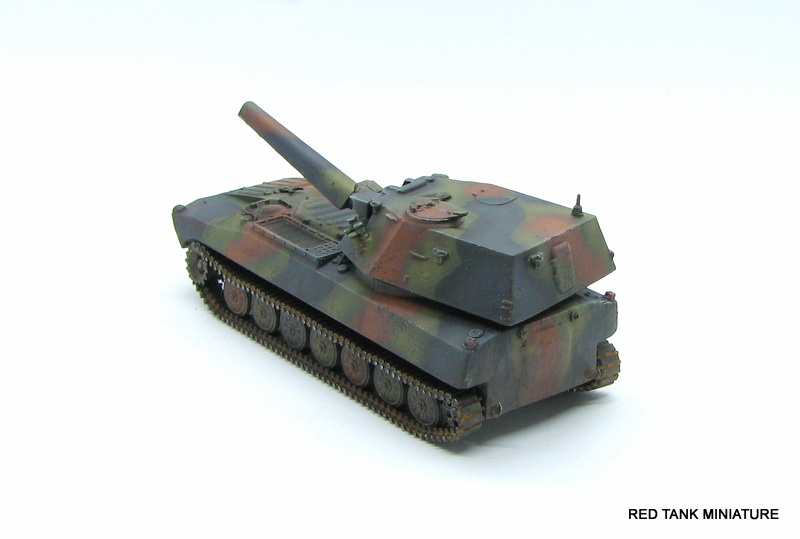 Gulumik Military Models: M120G RAK 1/72 RED TANK MINIATURE