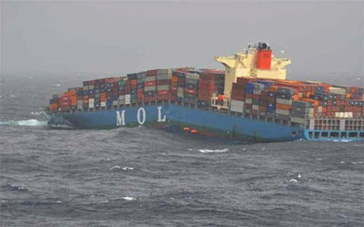 Zwitserw Maritiem: Containerschip MOL Comfort breekt in tweeën
