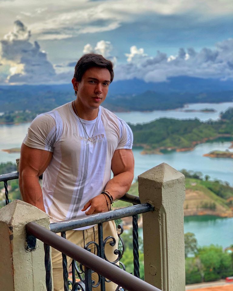 the beauty of male muscle: Daniel