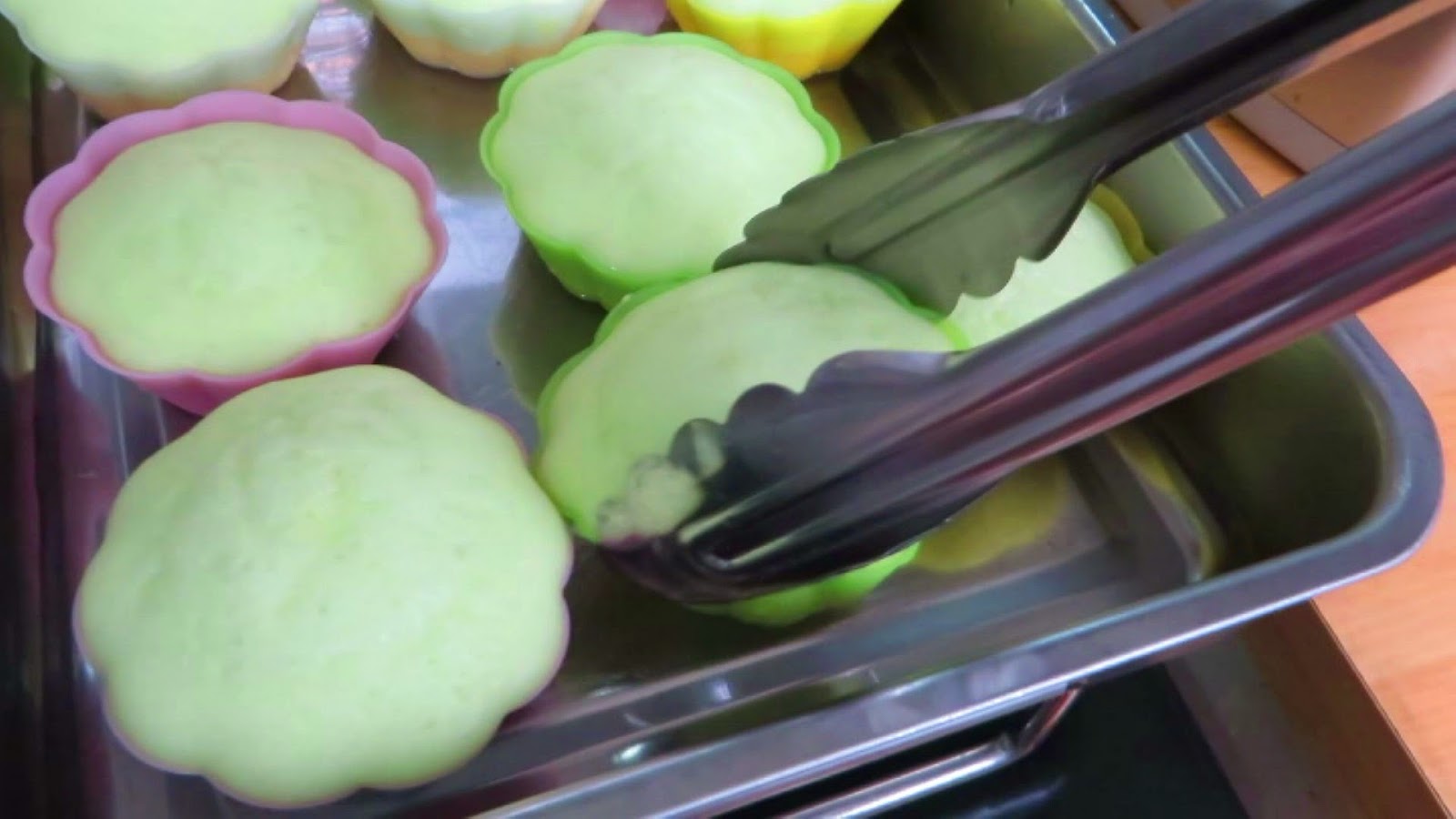 "Nette Cooking": "Puto Flan"(pandan flavor)