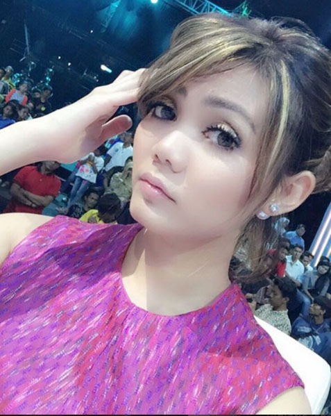 Biodata & Foto Terbaru Rina Nose - Kumpulan Foto Artis Terlengkap