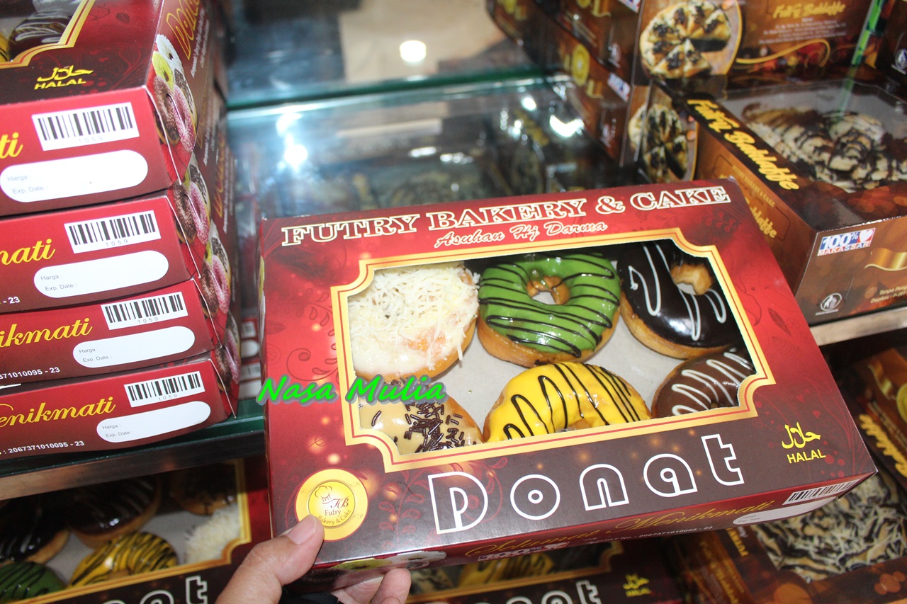 warna warni hidupku..............: Futry Bakery, Maros