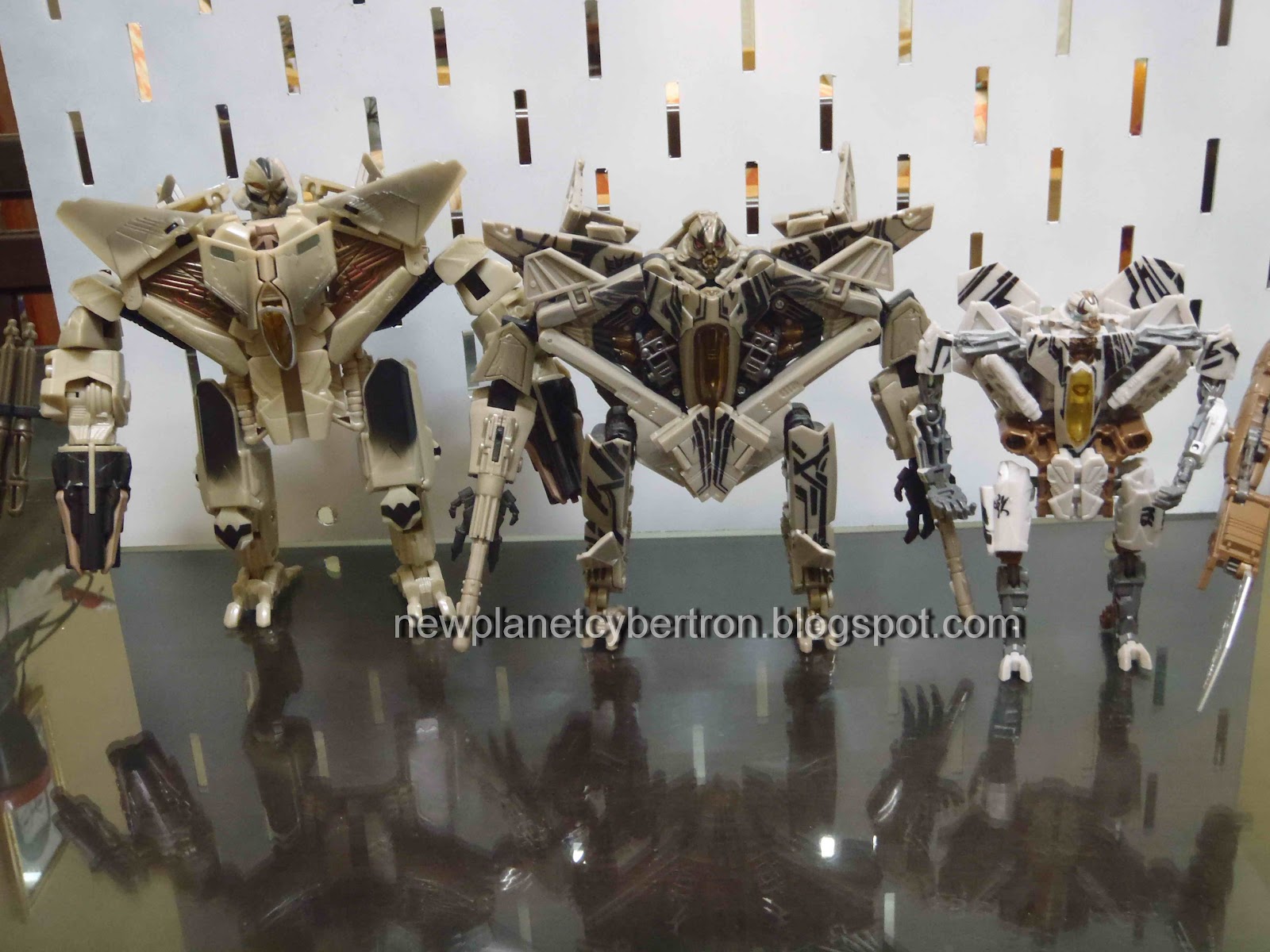 New Planet Cybertron: Transformers Review – Starscream (2007 Voyager)