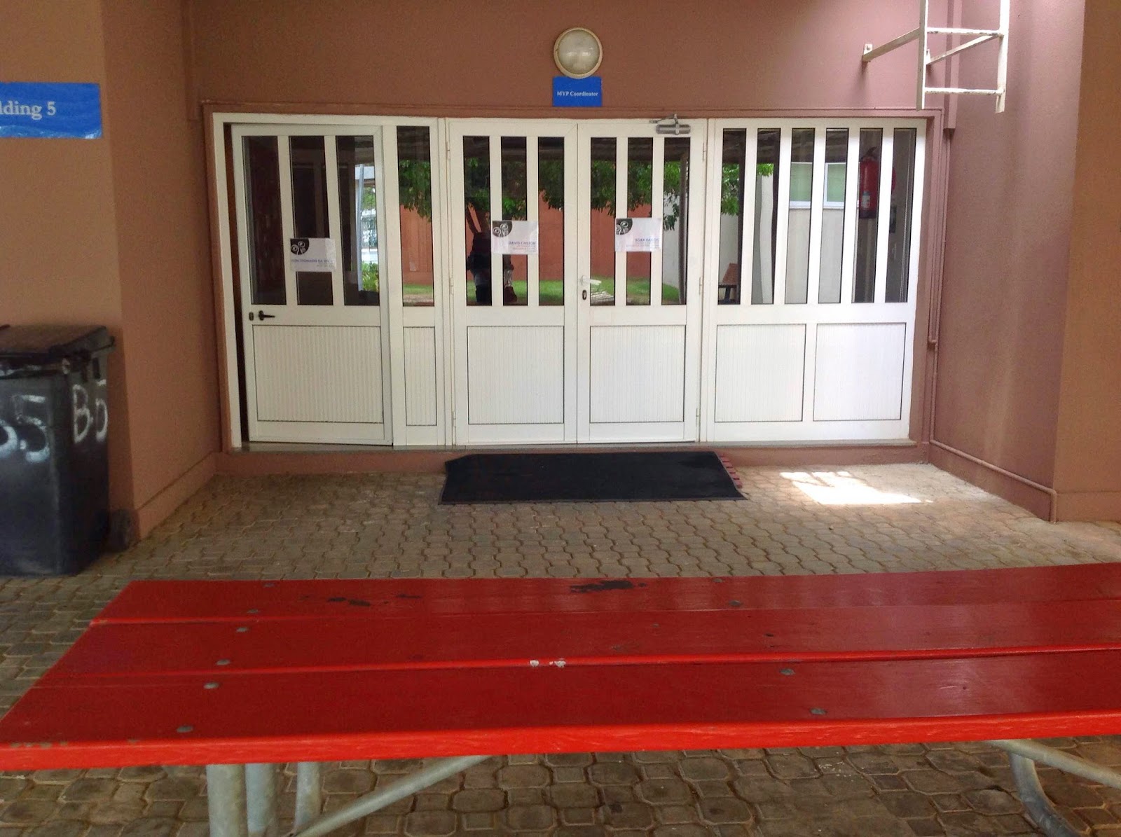 Os 5 em Angola: LIS - Luanda International School