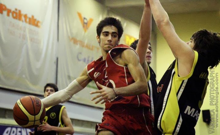 OROPOS SPORTS: ΣΥΝΕΧΙΖΕΙ ΝΑ ΕΝΤΥΠΩΣΙΑΖΕΙ Ο ΚΑΝΕΛΛΟΣ ΓΑΡΜΠΗΣ