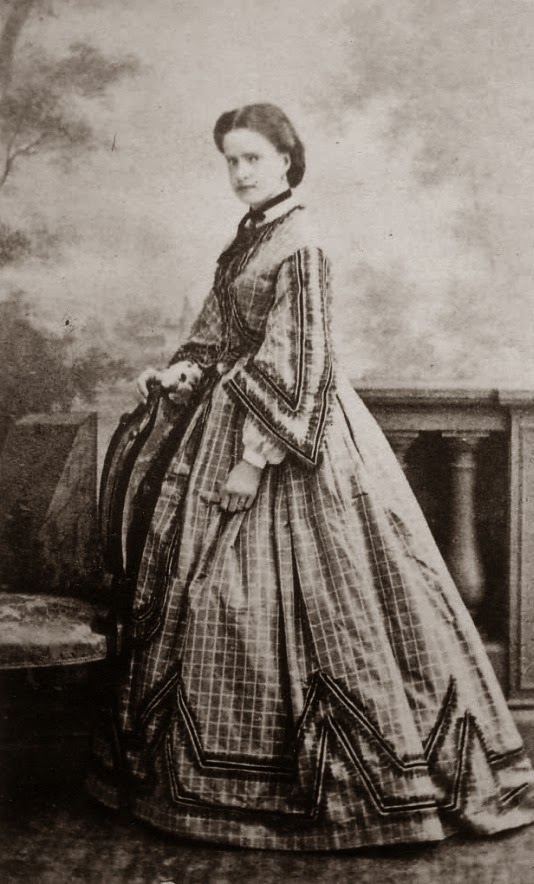 Maria's Royal Collection: Princess Maria Pia of Savoy, Queen of Portugal