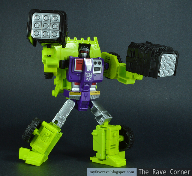 The Rave Corner: Transformers Combiner Constructicon Scrapper Review