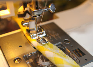 Eye Spy DIY!: Pillow Cover Tutorial Part 1-Piping