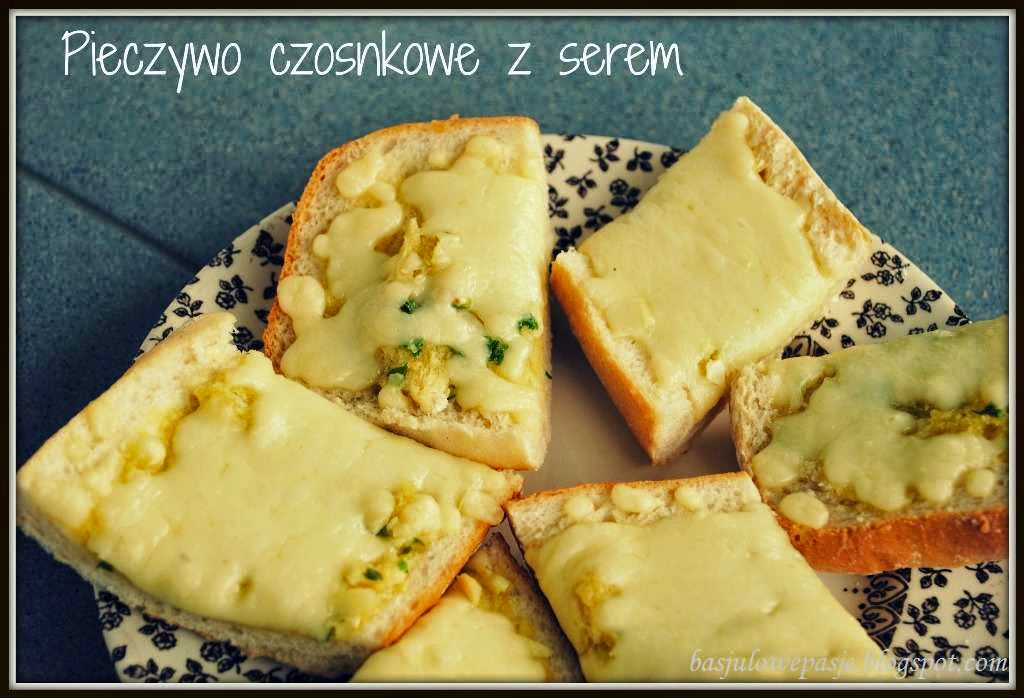 Pieczywo czosnkowe z żółtym serem | BasjulowePasje