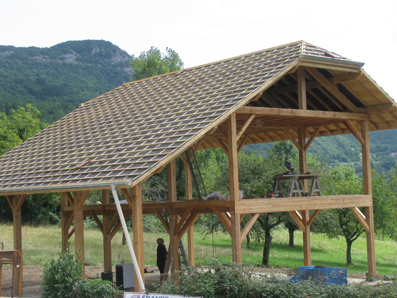 Autoconstruction d'une maison poteau poutre et paille dans l'avant pays ...