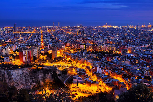 Capturing Barcelona at sunset - views from Bunkers del Carmel