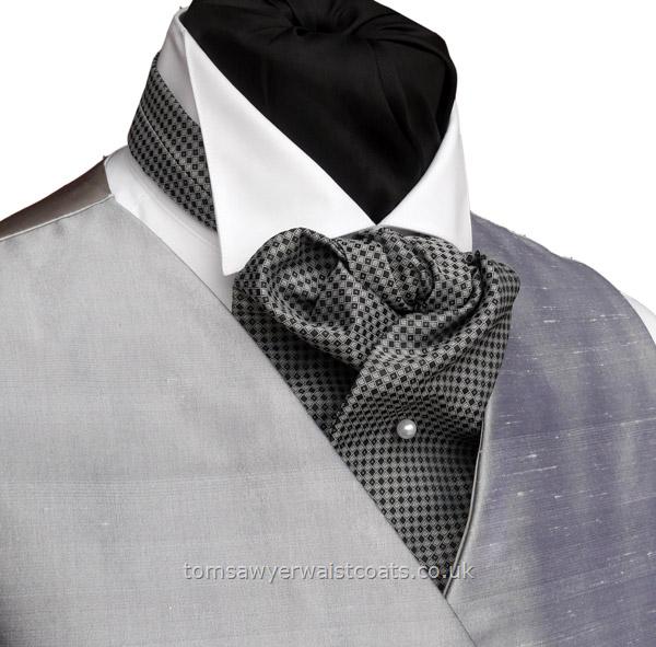 Clase, elegancia y distinción: EL PLASTRÓN
