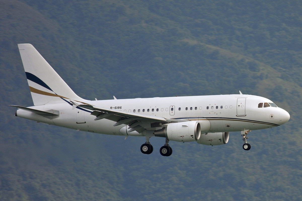 planepictures: Airbus A318