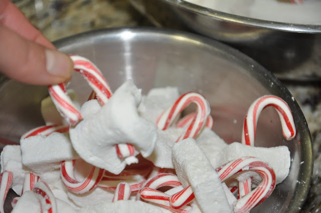 Yuen Yarn: Candy Cane Marshmallow Dunkers