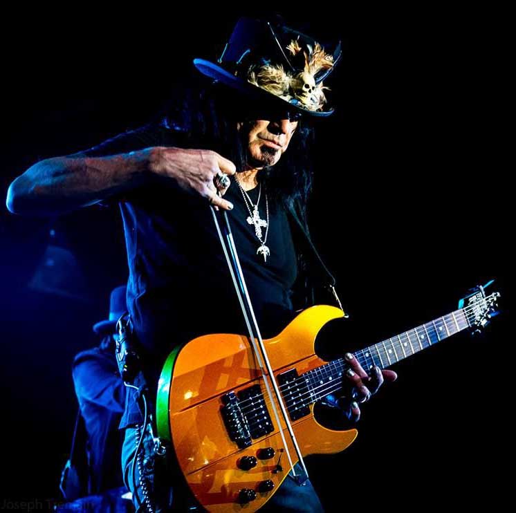 Zona Rock Dan Metal : ROBERT SARZO "THE VUDU MAN"