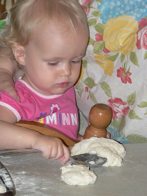 Mama Pea Pod: {Sensory Play: Baking Bread Rolls with Granny}