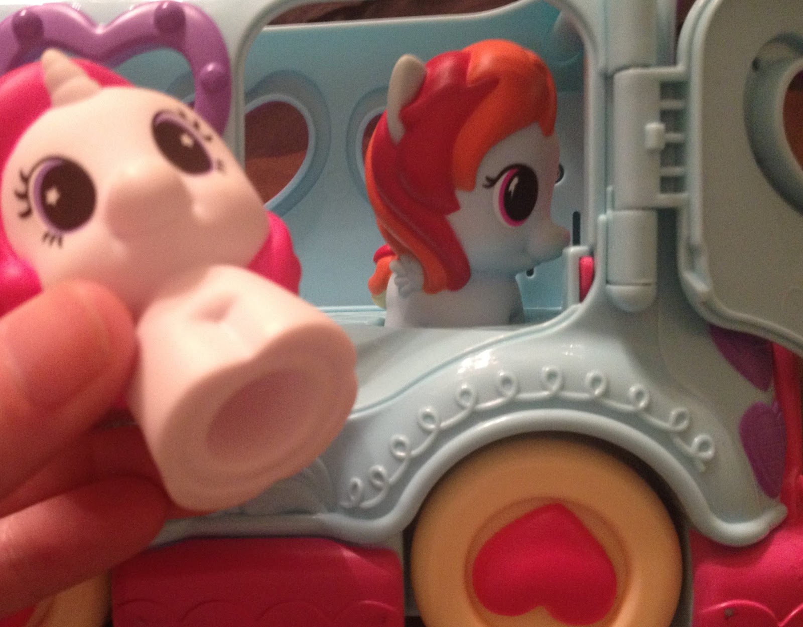 Cummins Life: Playskool Friends My Little Pony Rainbow Dash Friendship Bus
